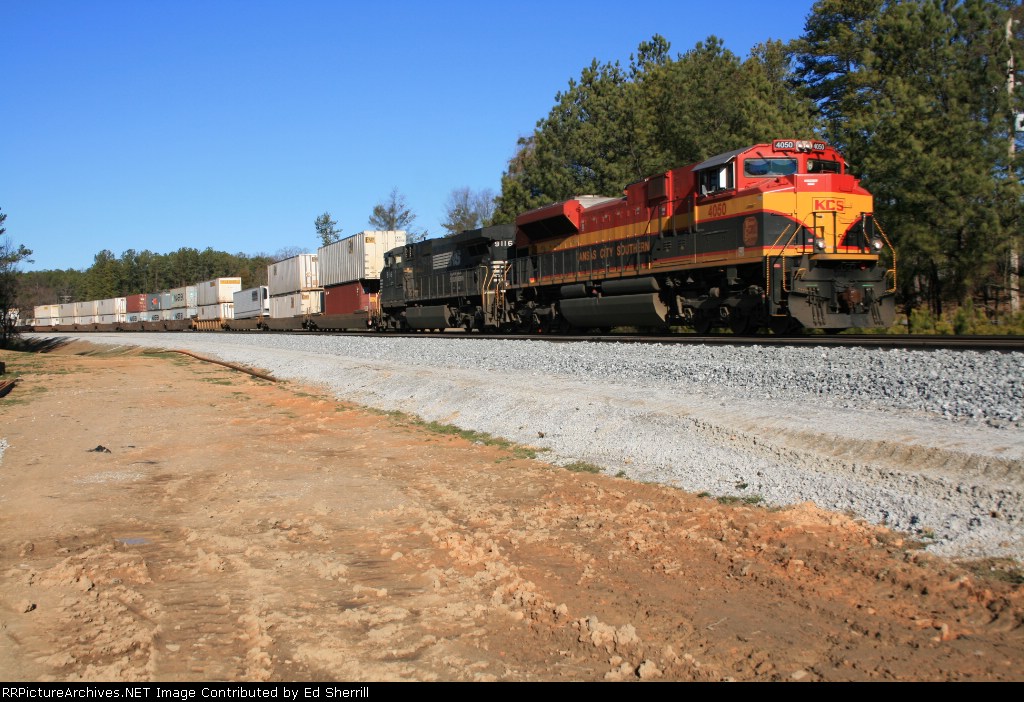 KCS 4050 LEADS NS 220 THROUGH LITHIA SPRINGS, GA